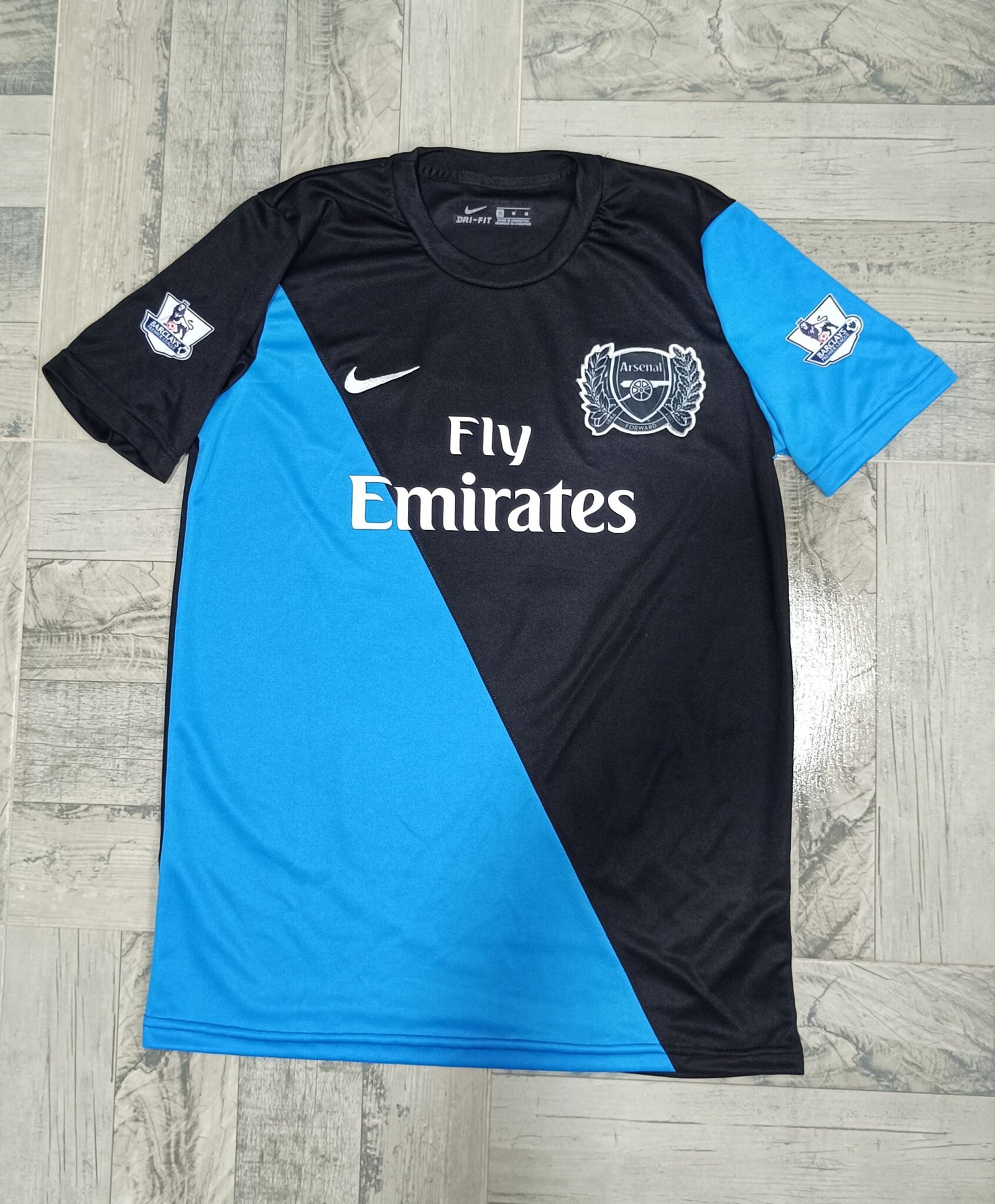 Camiseta Arsenal 2011 suplente – Indumentaria LeGolf